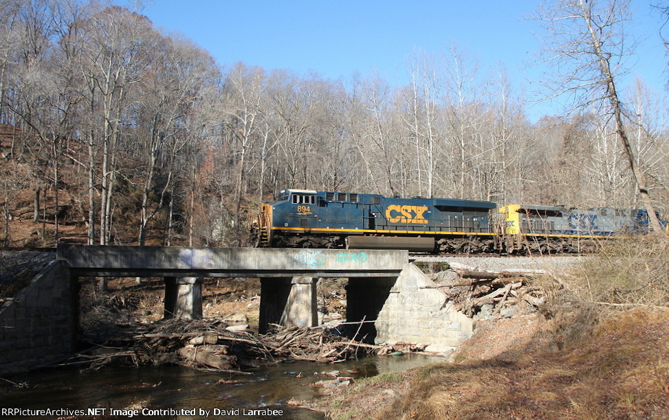 CSX 894 leading E725 west